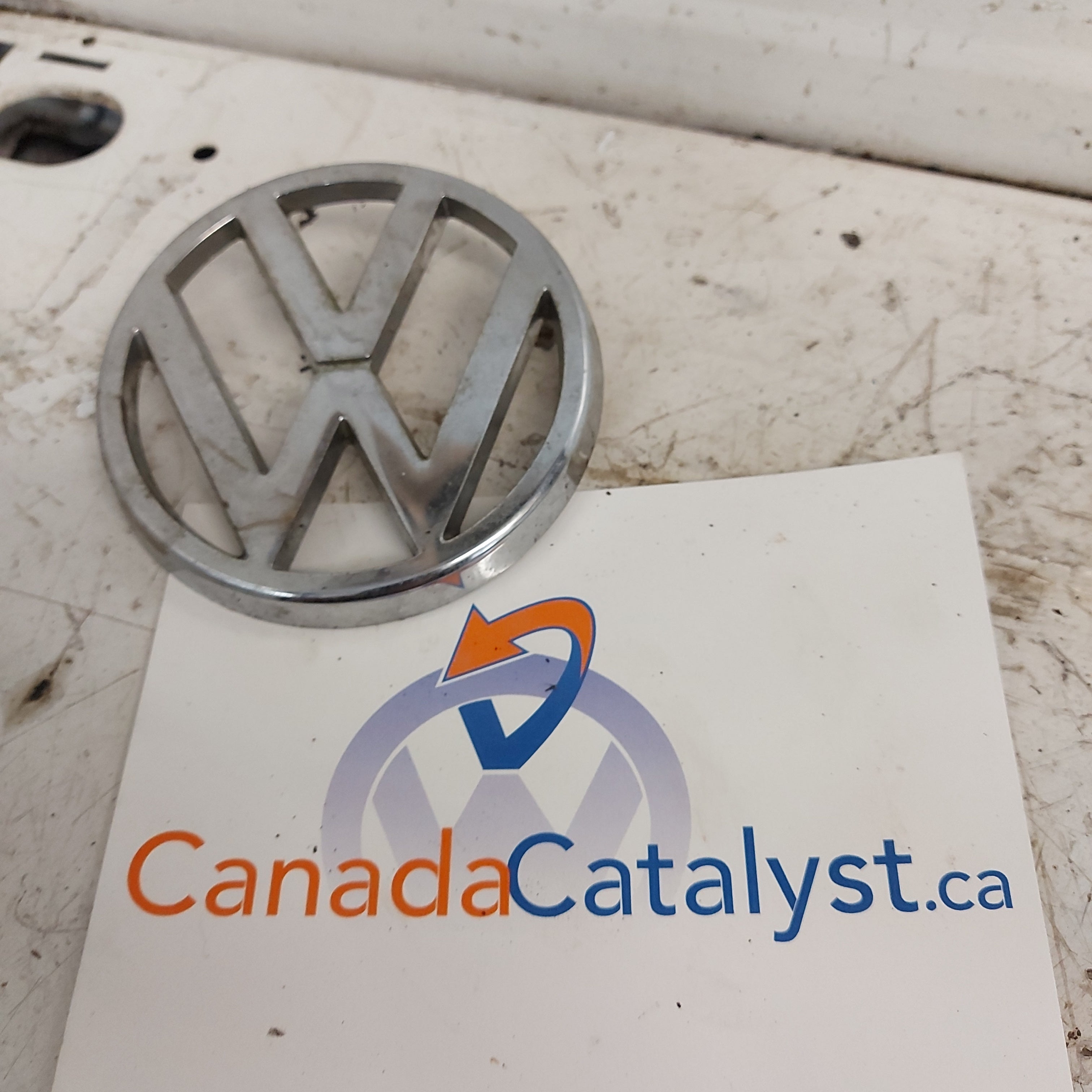 Vanagon grille emblem – V DUB HUB