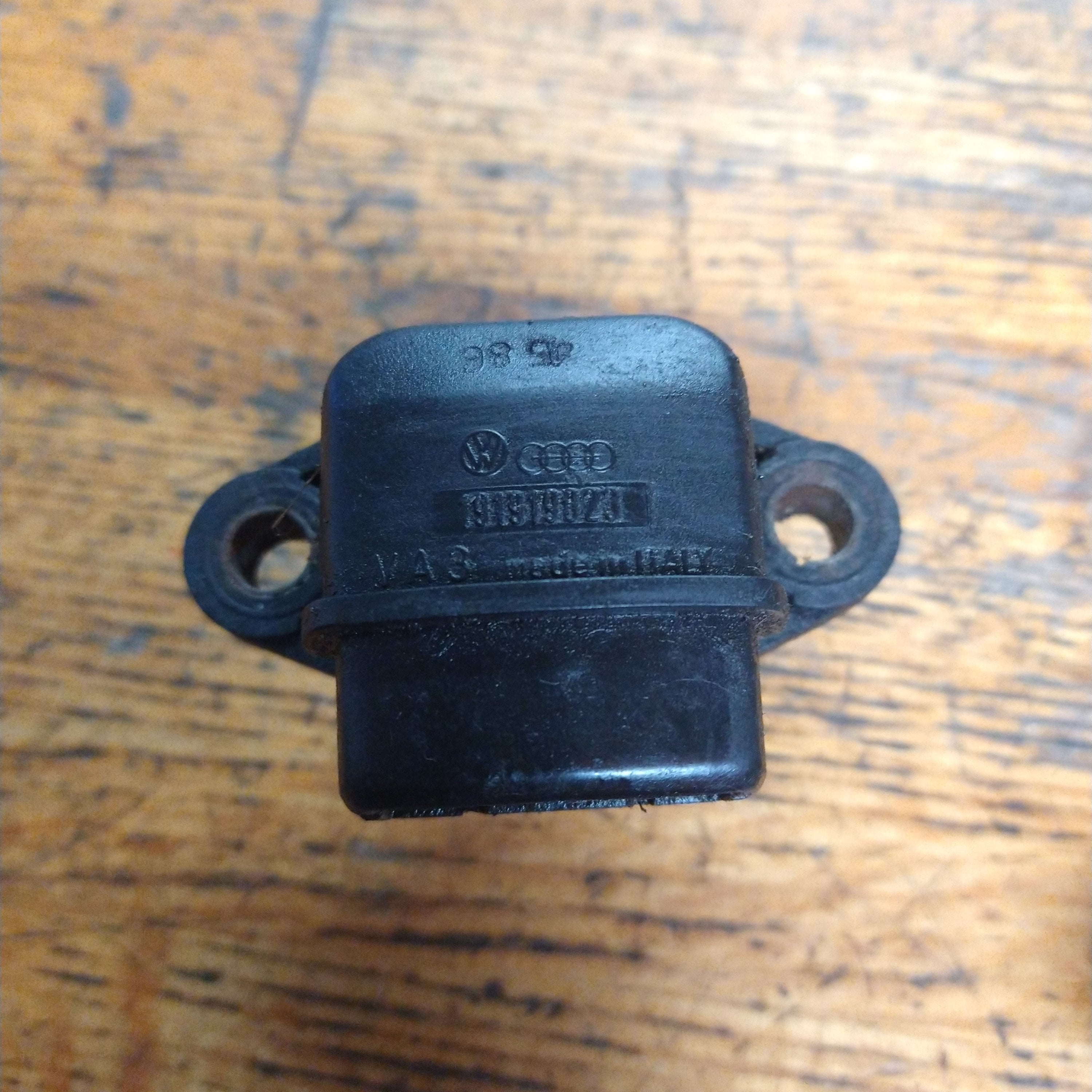 MK1 Reverse Light Connection 191919823 – V DUB HUB
