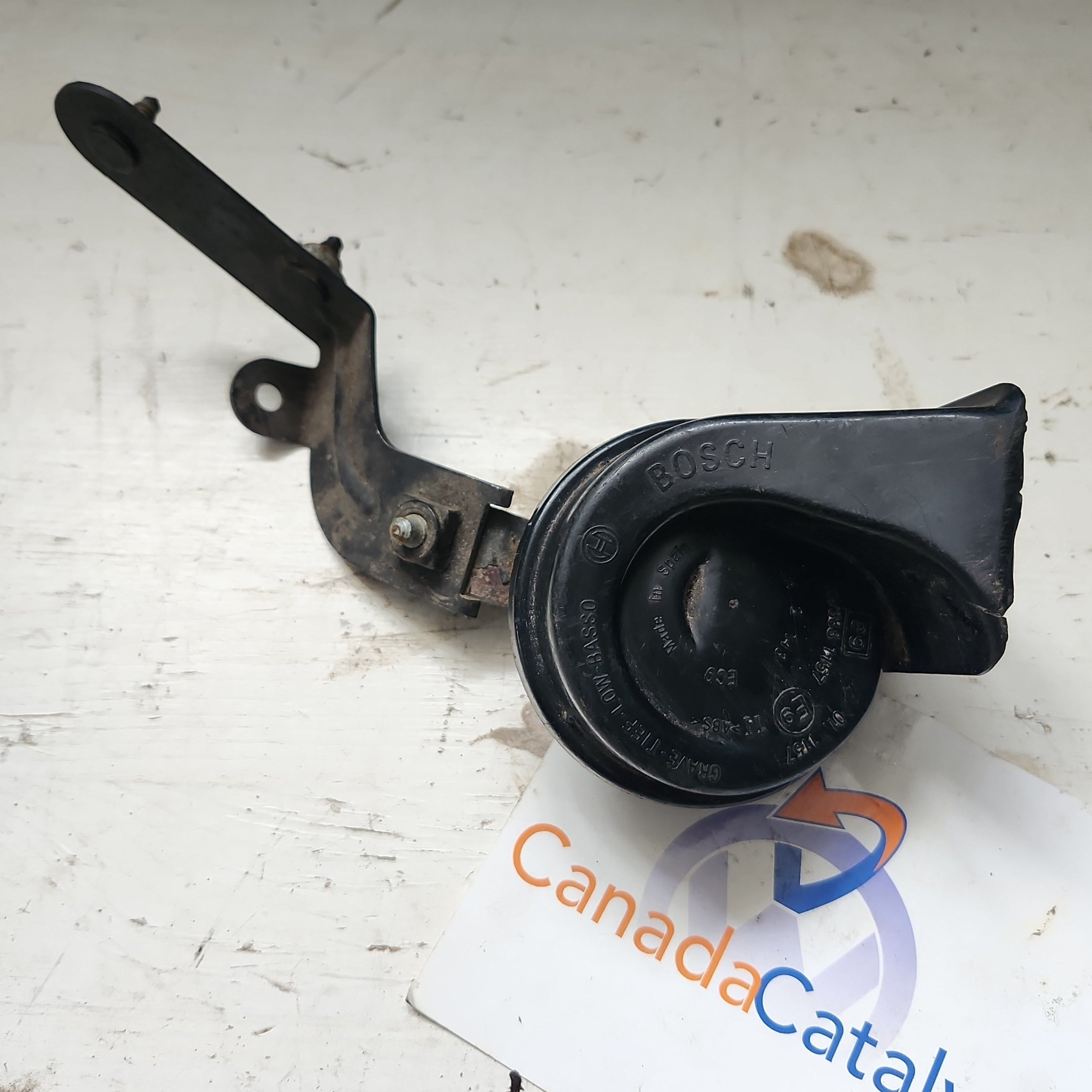 B5 MK5 MK6 BOSCH HORN (low note) with bracket – V DUB HUB