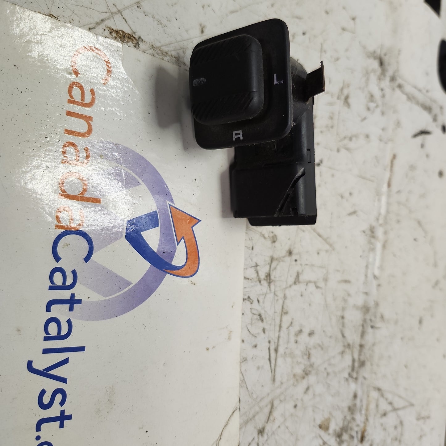 Power mirror switch – V DUB HUB