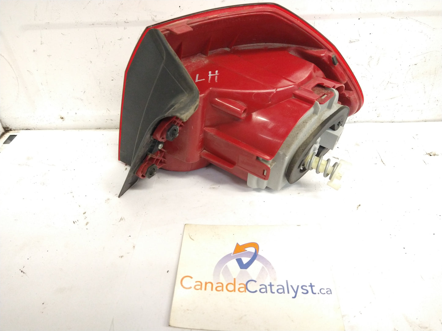 B7 Quarter Panel Mounted Driver Tail Light 561945095H – V DUB HUB