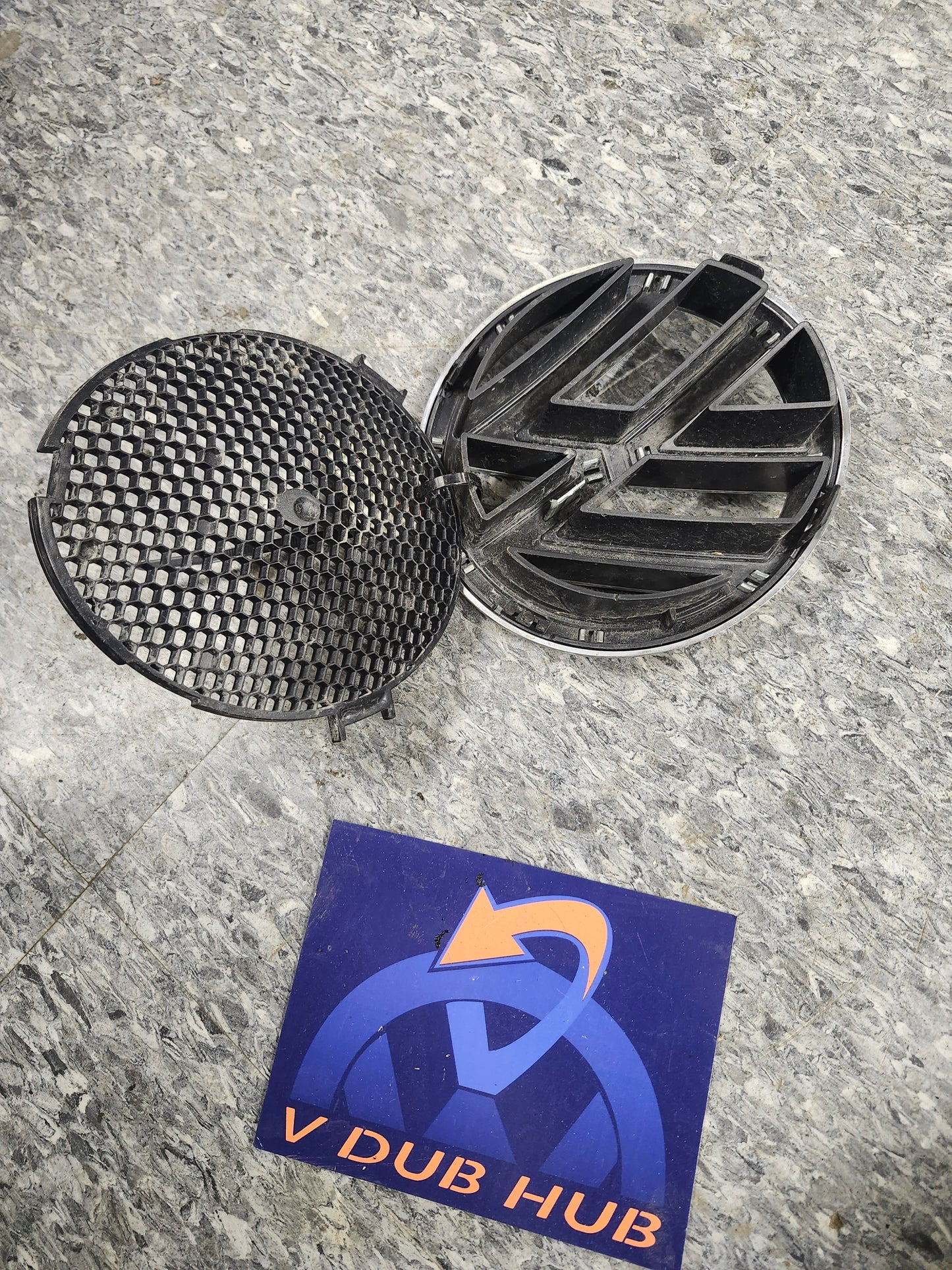 B7 front grille emblem, Tiguan – V DUB HUB