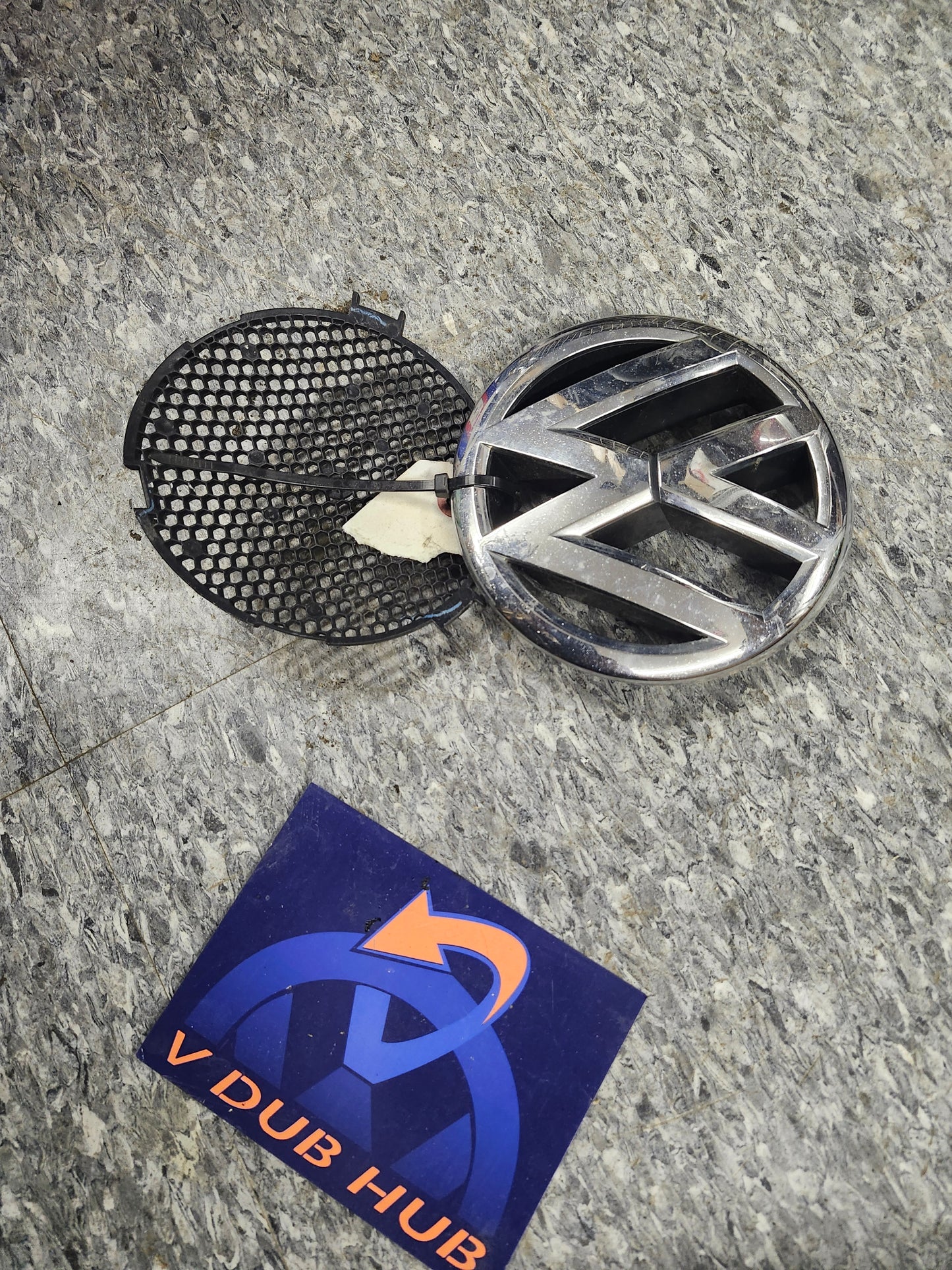 B7 front grille emblem, Tiguan – V DUB HUB