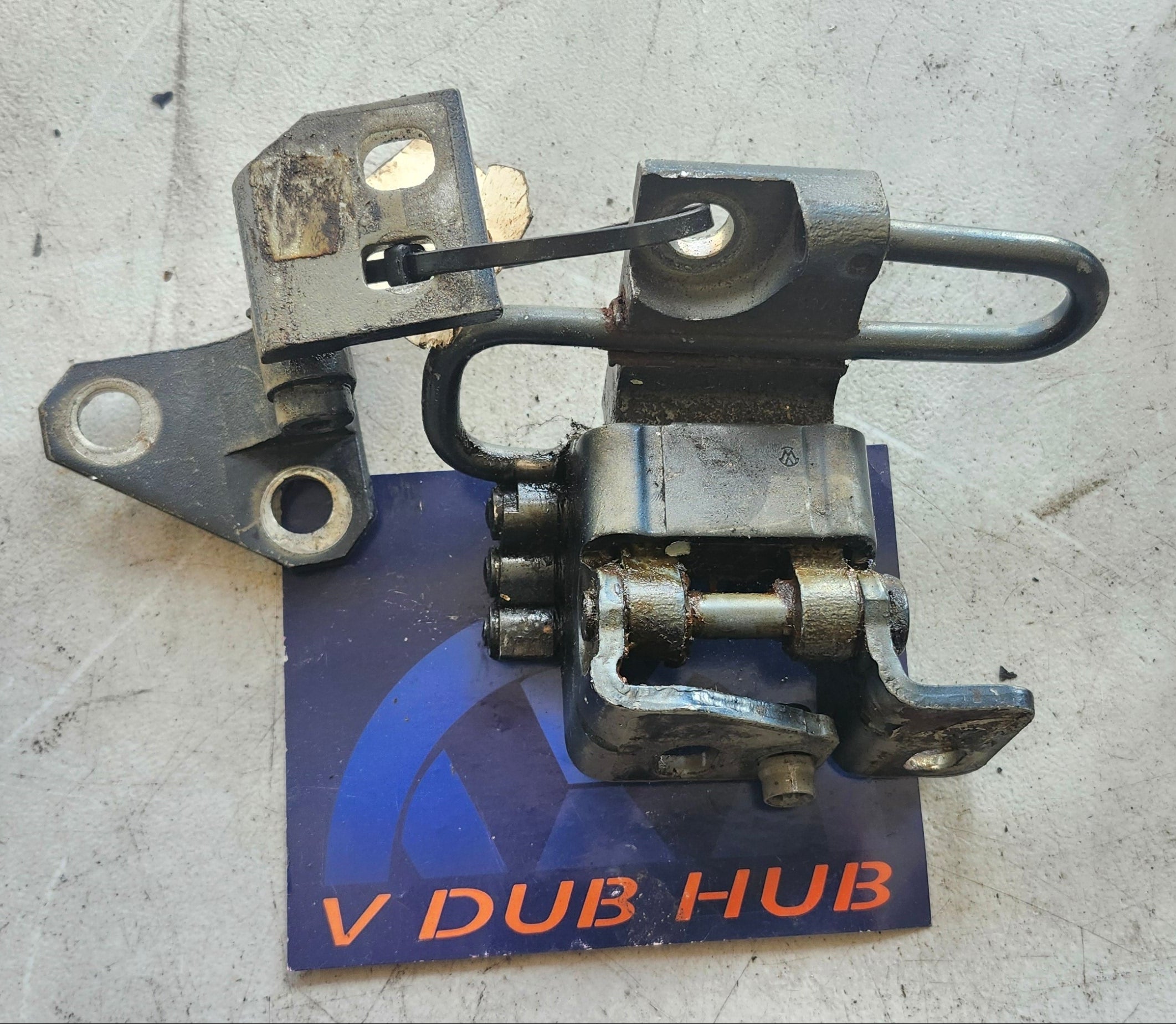 MK6 Front Driver Side Door HINGE SET 1K0831411Q – V DUB HUB