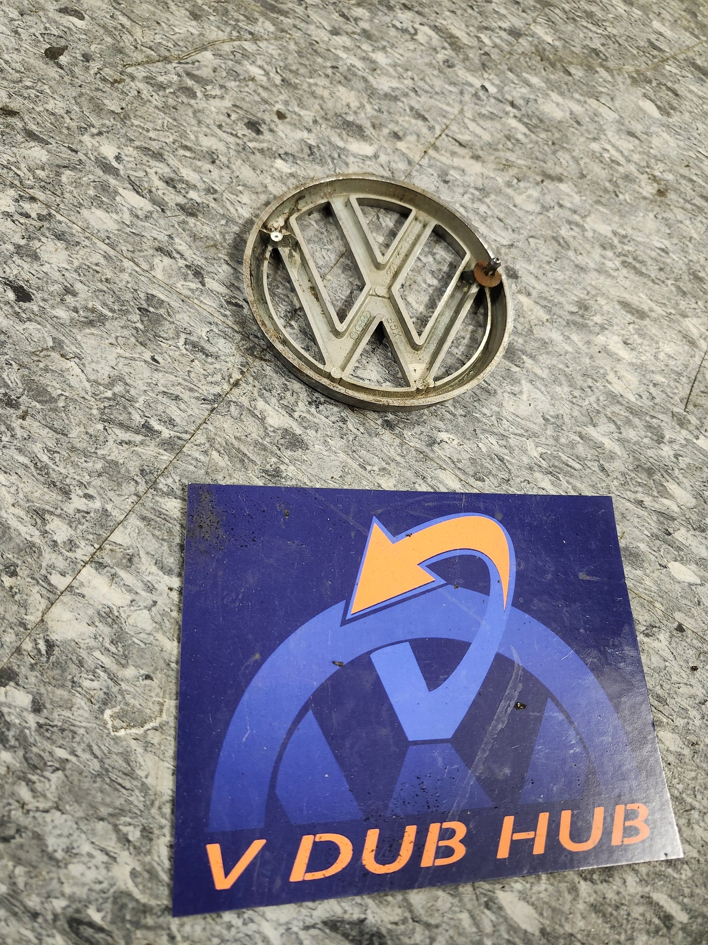 Mk1 / Vanagon grille emblem – V DUB HUB