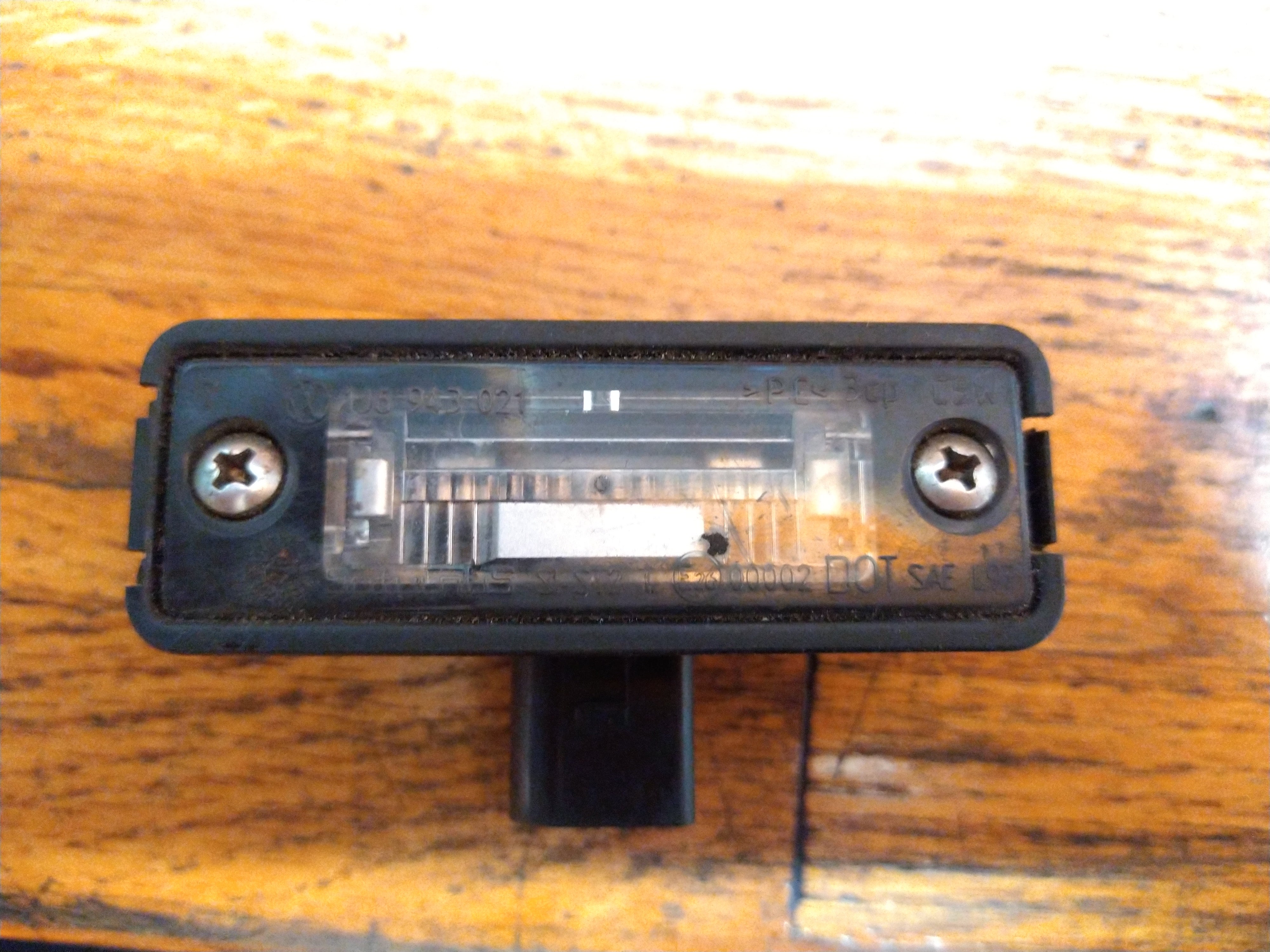 License Plate LIGHT 1J6943021 – V DUB HUB